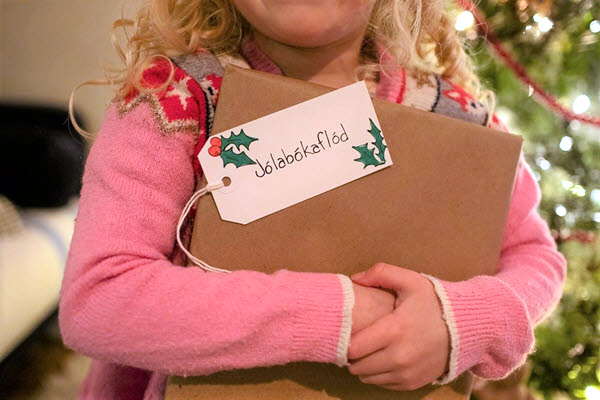 8 Ways to Create a Jólabókaflód Tradition with Your Family this Christmas